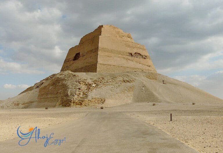 Pyramida v Meidumu- unikátní architektura starověkého Egypta
